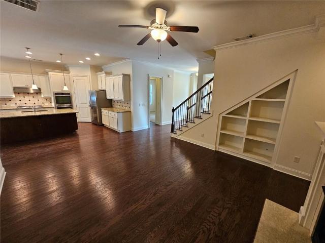 2104 McFarlin Lane