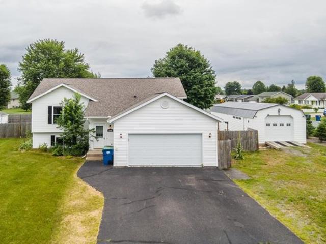 2104 Meadow Dr, Kronenwetter, WI 54455
