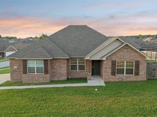 2104 Misti Woods St, Gentry, AR 72734