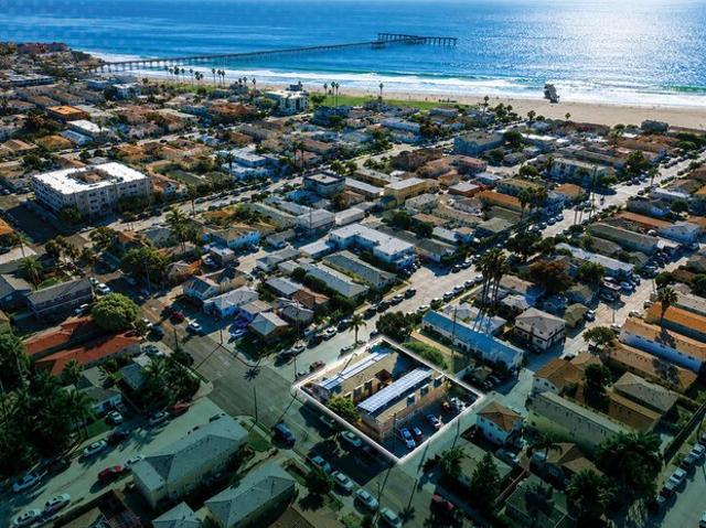 2104 Bacon St, San Diego, CA 92107