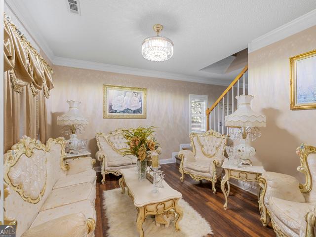 2104 Crest Wood Drive