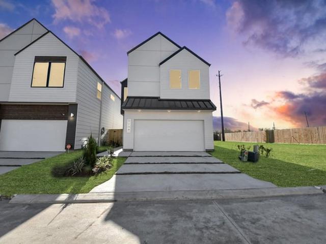 2104 Diagonal Ln, Houston, TX 77051