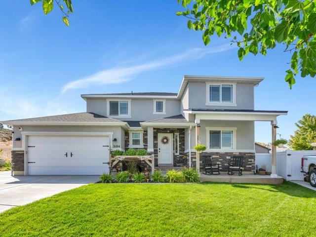 2104 E Weeping Cherry Ln, Eagle Mountain, UT 84005