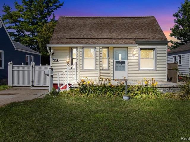 2104 Electric St, Wyandotte, MI 48192