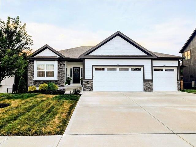 2104 Foxtail Dr, Kearney, MO 64060