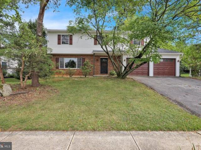 2104 Gring Dr, Wyomissing, PA 19610