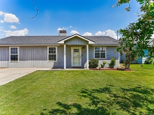 2104 Iris St, Carlsbad, NM 88220