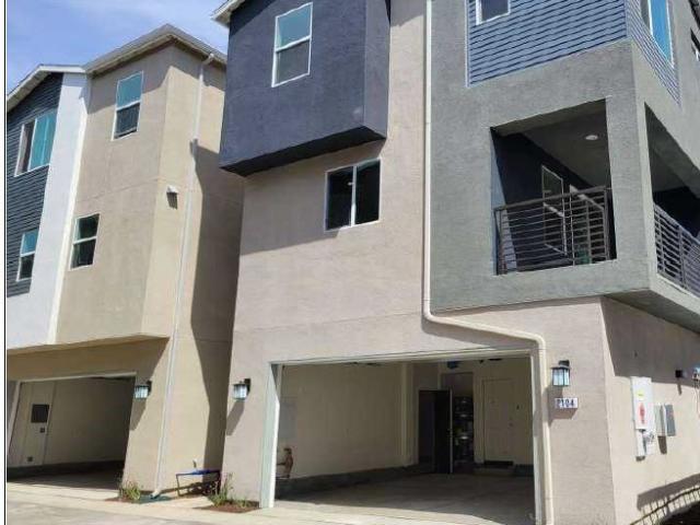 2104 Lacy Crossing Dr, Santa Ana, CA 92701 | MLS #PW26062 | Compass