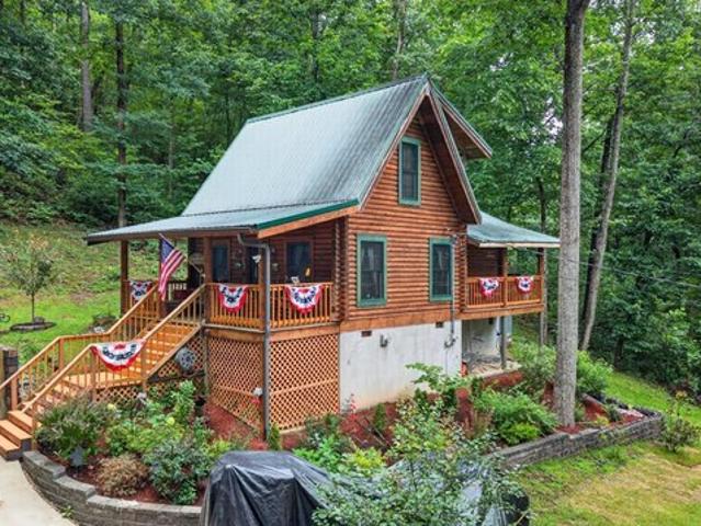 2104 Reid Ln, Pigeon Forge, TN 37876