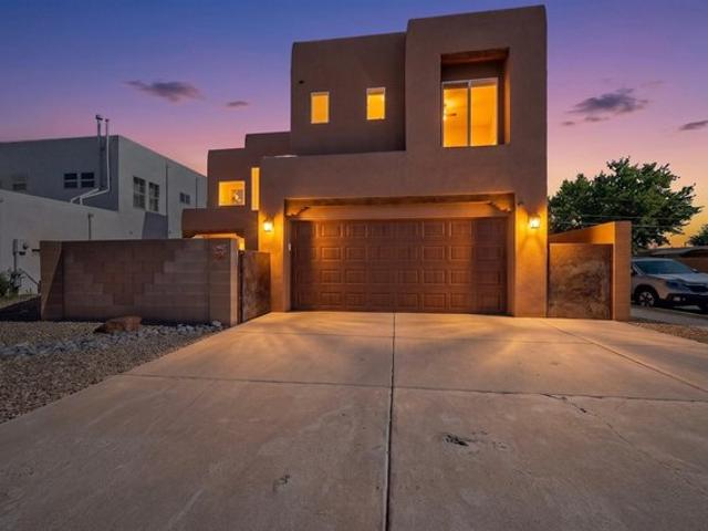2104 San Venito Rd NW, Albuquerque, NM 87104