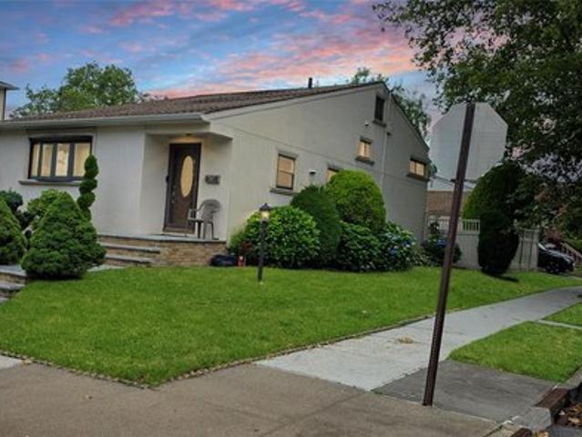 2104 th St, Whitestone, NY 11357