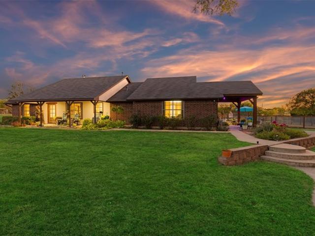 2104 W Holiday, Fate, TX 75087