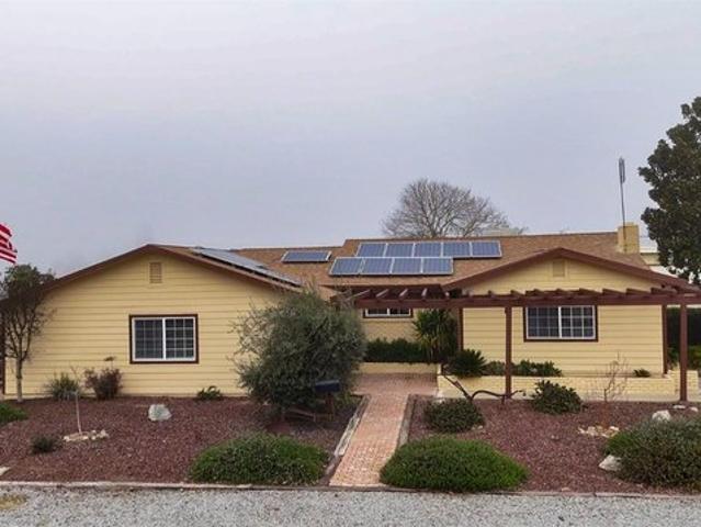 2104 W Magnolia Ave, Caruthers, CA 93609