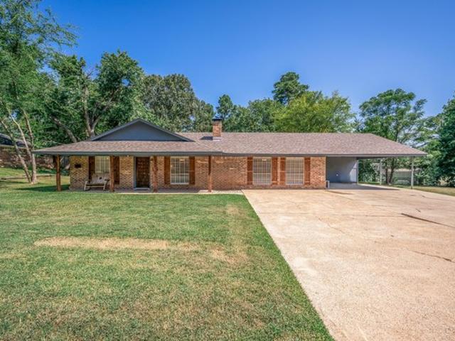 2104 Woodbine Dr, Gladewater, TX 75647