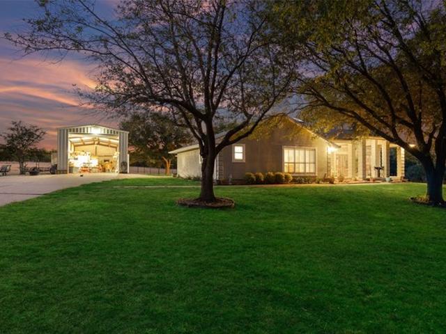 2104B W Holiday, Fate, TX 75087
