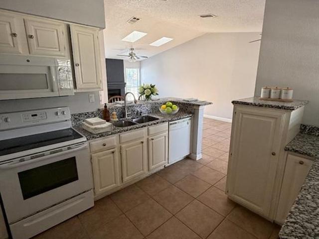 2105 Maplewood Trail