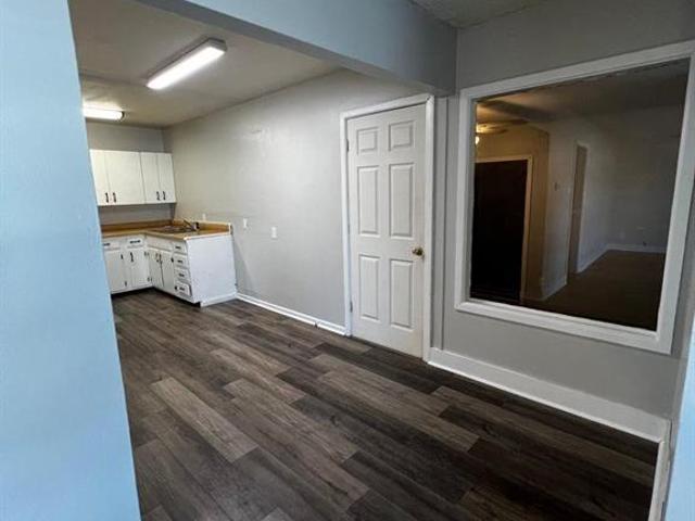 2105 N 8th