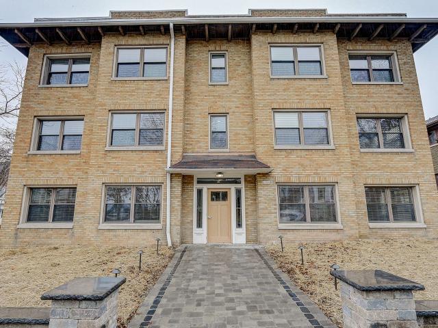 2105 N Booth St