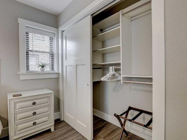 2105 N Booth St 2 Bedroom Apartment for Rent at 2105 N Booth St, Milwaukee, WI 53212 Riverwest
