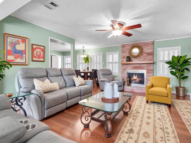 2105 N Palm Court