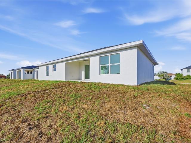 2105 NE 1st Ave, Cape Coral, FL 33909 | MLS #2026010