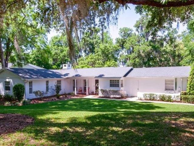 2105 Normandy Dr, Mount Dora, FL 32757