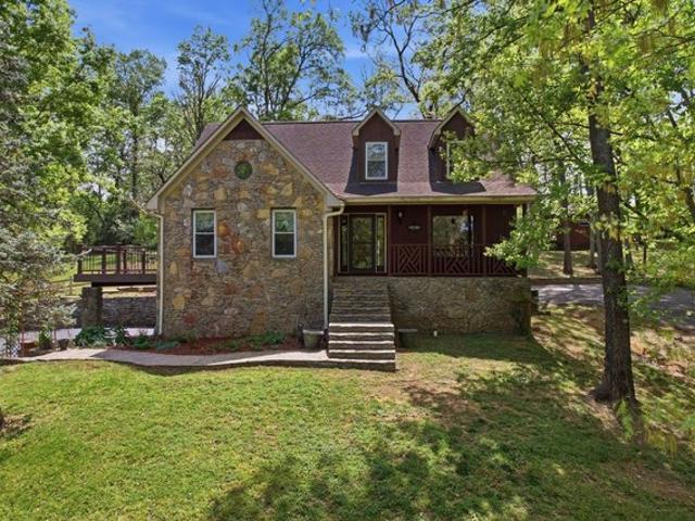 2105 Alpine Dr, Columbia, TN 38401