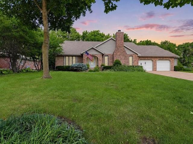 2105 Berrywood Ln, Bloomington, IL 61704