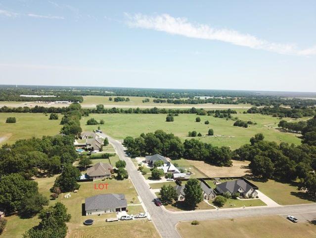 2105 Bois D Arc Dr, Bonham, TX 75418