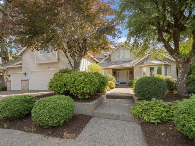 2105 Club House Dr, West Linn, OR 97068