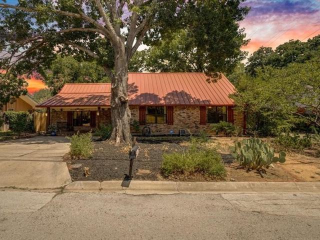 2105 Emerson Ln, Denton, TX 76209
