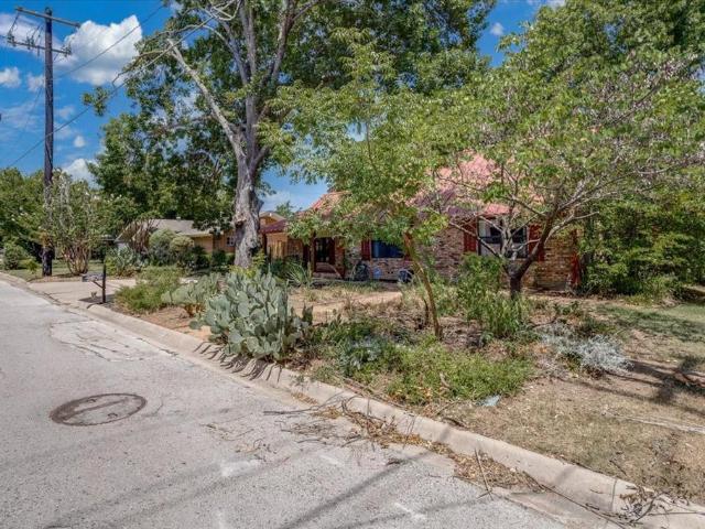 2105 Emerson Lane