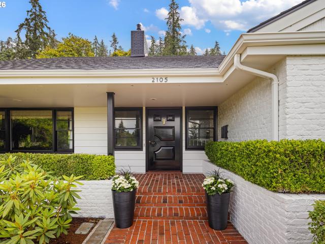 2105 fairmount blvd