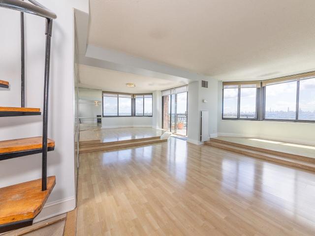 2105 Harmon Cove Tower