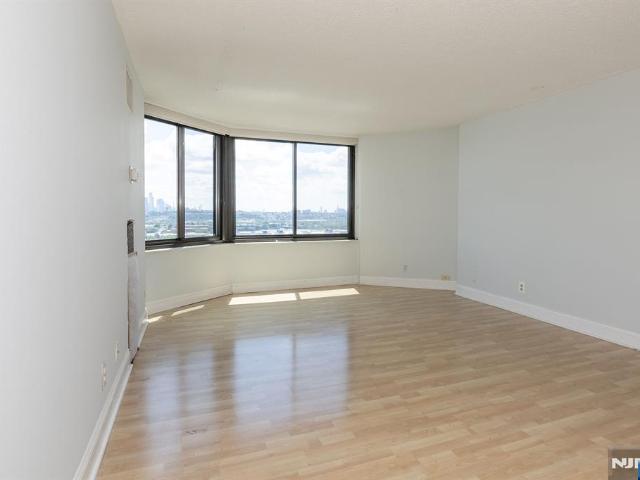 2105 Harmon Cove Tower