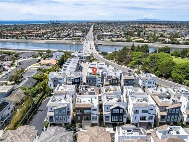 2105 Two Harbors Cir, Costa Mesa, CA 92627