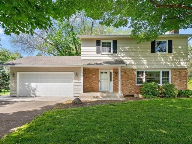 2105 Urbandale Ln N, Plymouth, MN 55447
