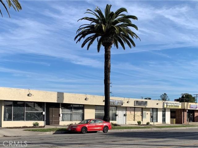 2105 W Compton