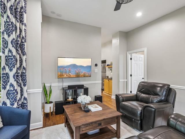 2105 W Barry Avenue # 2