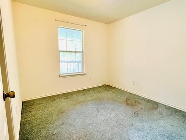 2105 W Gillis Ave, Cameron, TX 76520 | MLS #5430