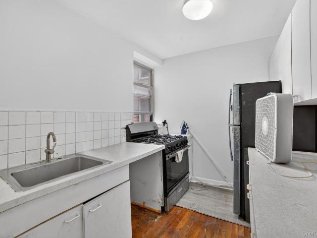 2105 Wallace Avenue 2A