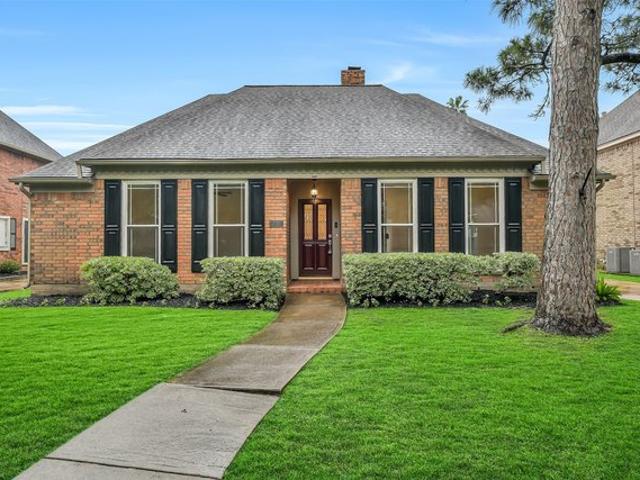 2105 Winged Foot Dr, League City, TX 77573