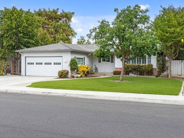 2105 Zinfandel Ln, Turlock, CA 95380