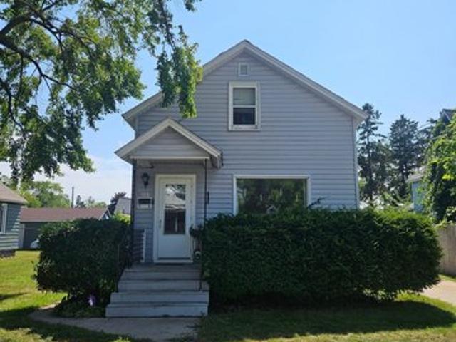 2105 12th Ave, Menominee, MI 49858