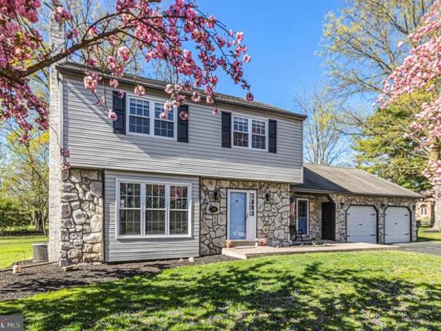 2106 Oakland Dr, Norristown, PA 19403