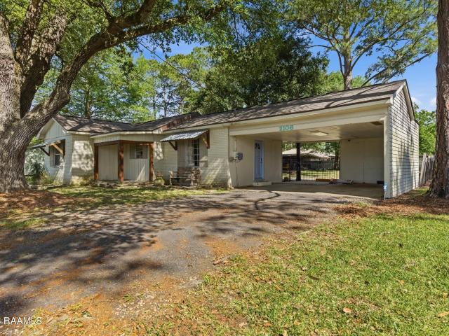 2106 Grand Pointe Ave, Breaux Bridge, LA 70517 | MLS #RA2600003 | Compass