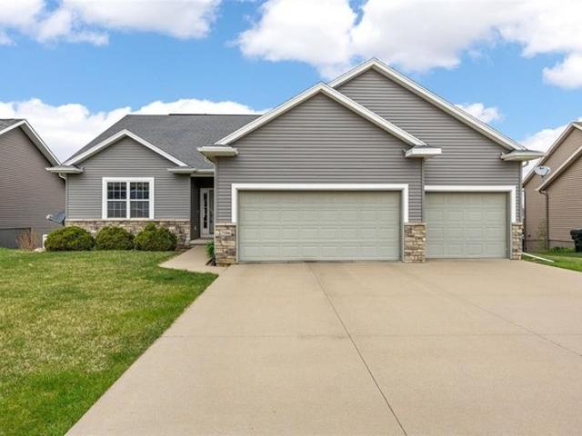 2106 Hallbrook St SW, Cedar Rapids, IA 52404