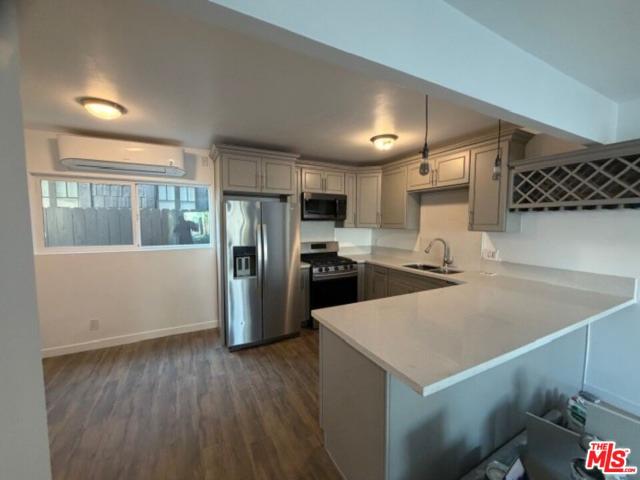 2106 Pisani Pl, Venice, CA 90291 | MLS #26664 | Compass