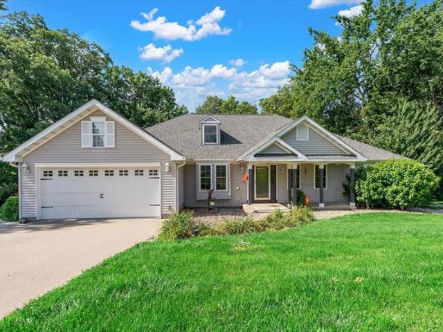 2106 Skylane Dr, Muscatine, IA 52761