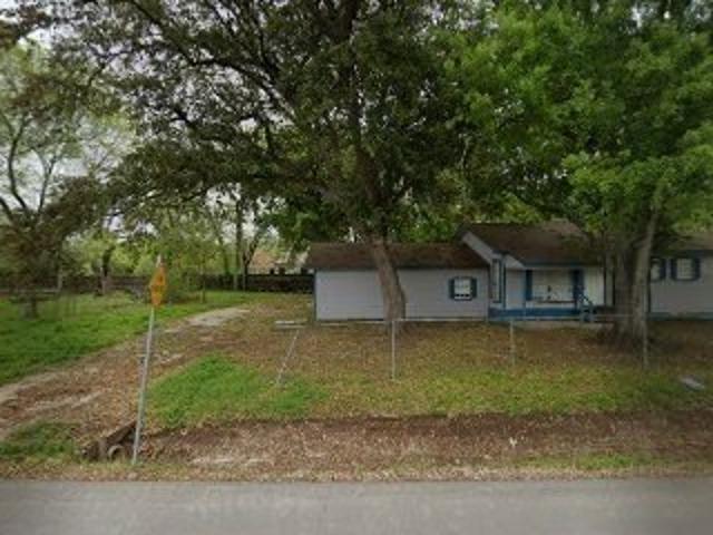 2106 Travis St, West Orange, TX 77630